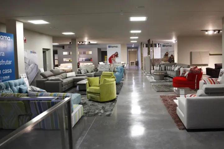 New Fama display in Muebles el Pilar’s showroom. - News | Fama Sofas